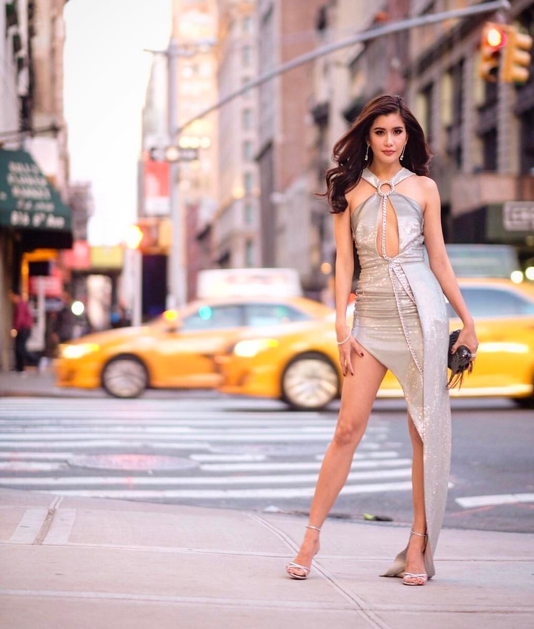 เปิดโผ!! 20 ดาราหุ่นเป๊ะหน้าปัง สวยแซ่บเหมือนยกพริกมาทั้งสวน !! – AKERU