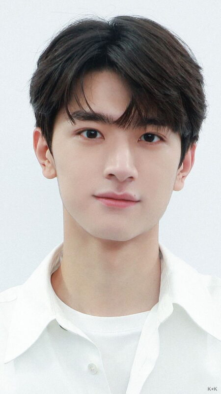 50 ไอเดียทรงผม Comma ฉบับไอดอลหนุ่มหล่อ ดาเมจแรงมาก! – AKERU