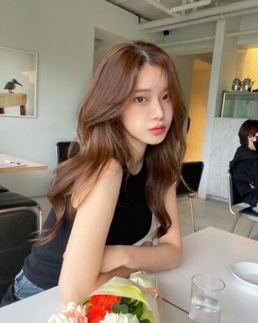 30 ไอเดียสีผมโทนกาแฟ สีผมคลาสสิก ขับผิวให้สวย สุดฮิตตลอดกาล – AKERU