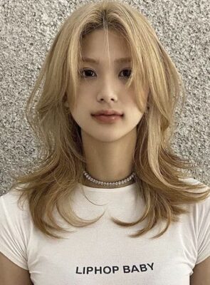 30 ไอเดียทรงผม Wolf Cut เปลี่ยนลุคเปรี้ยวจี๊ดตาม LISA ROCKSTAR – AKERU